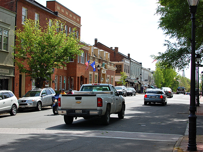 Main Street Warrenton looks like it was plucked from a Norman Rockwell painting, complete with American flags that seem to wave in perfect small-town synchronicity.