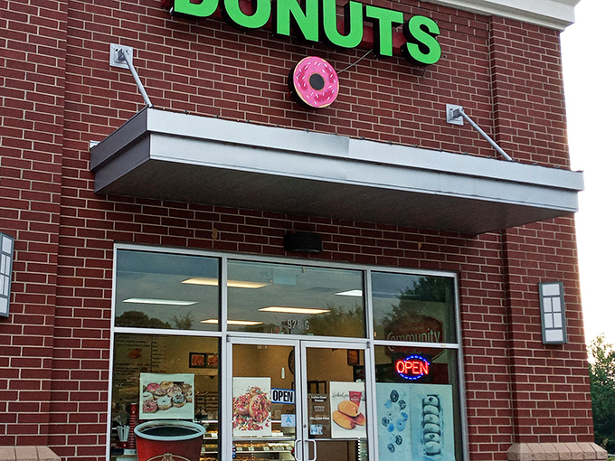 The unassuming brick exterior with its bright green "DONUTS" sign is like a beacon of hope for breakfast enthusiasts across Simpsonville.