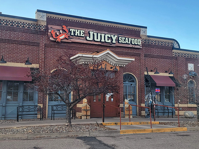 The brick facade of The Juicy Seafood stands like a culinary lighthouse in Colorado Springs, promising oceanic treasures within its unassuming exterior.