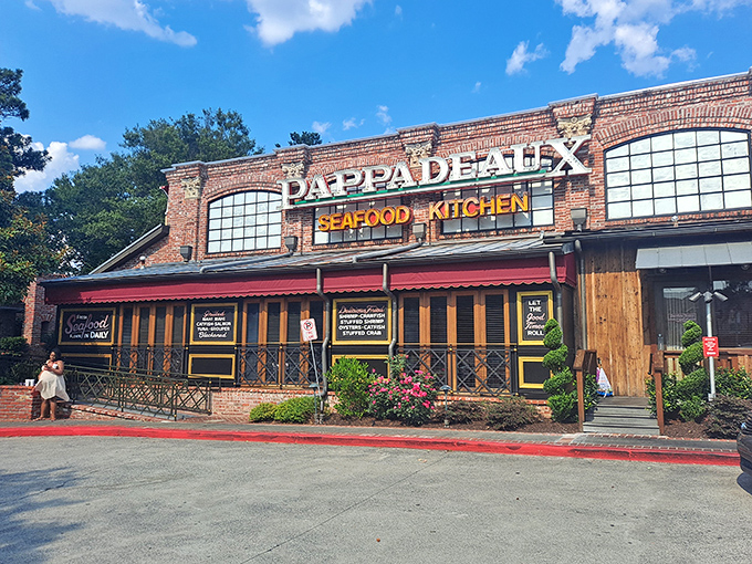 The brick facade of Pappadeaux beckons like a siren call to seafood lovers. This unassuming exterior hides a Cajun wonderland within.
