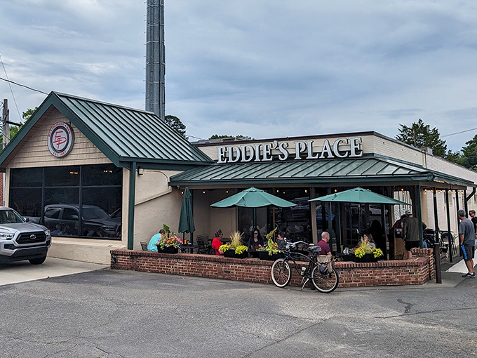 Eddie's Place welcomes hungry pilgrims with its unassuming charm and green-roofed simplicity. Like a breakfast beacon calling to Charlotte locals and road-trippers alike.