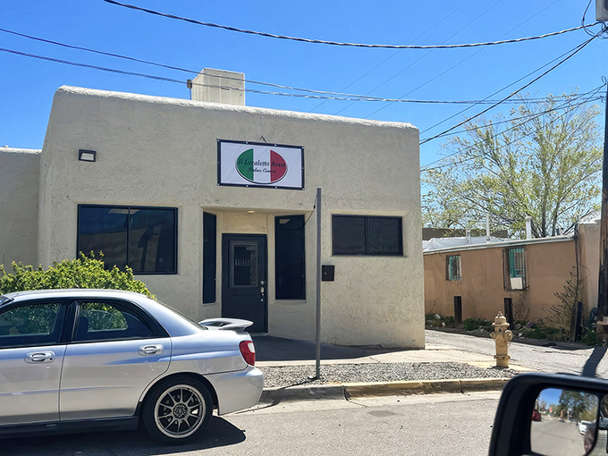 The unassuming adobe exterior of Il Localetto Rossi proves once again that culinary treasures often hide behind the most modest facades.