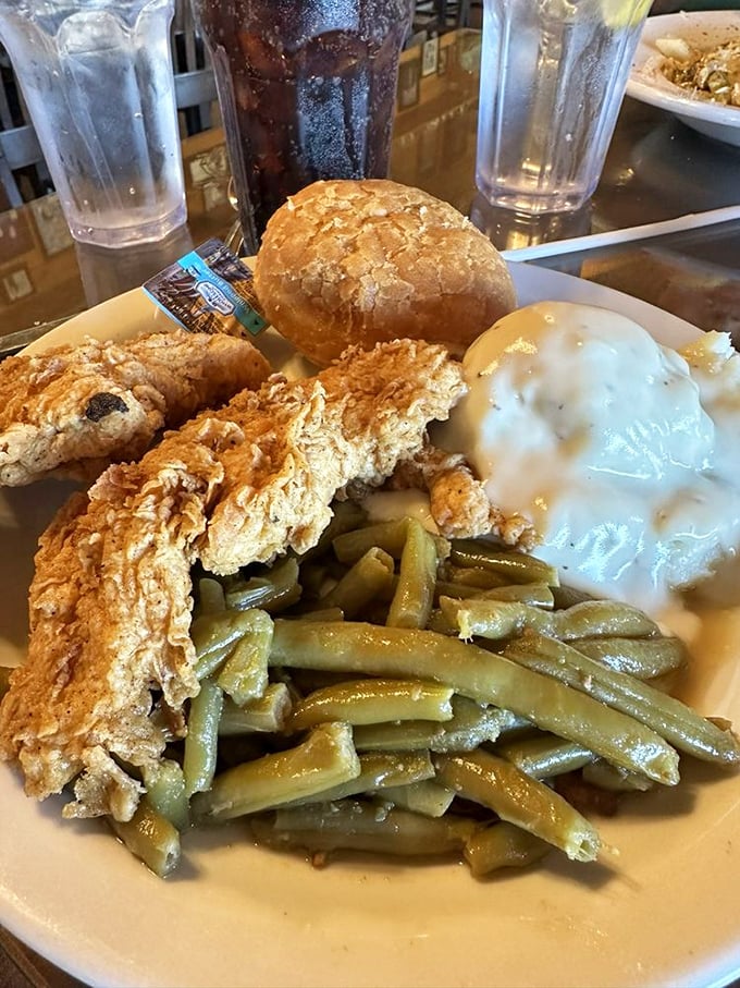 Comfort food that hugs you from the inside. This chicken and green beans plate is what grandmothers everywhere aspire to create.