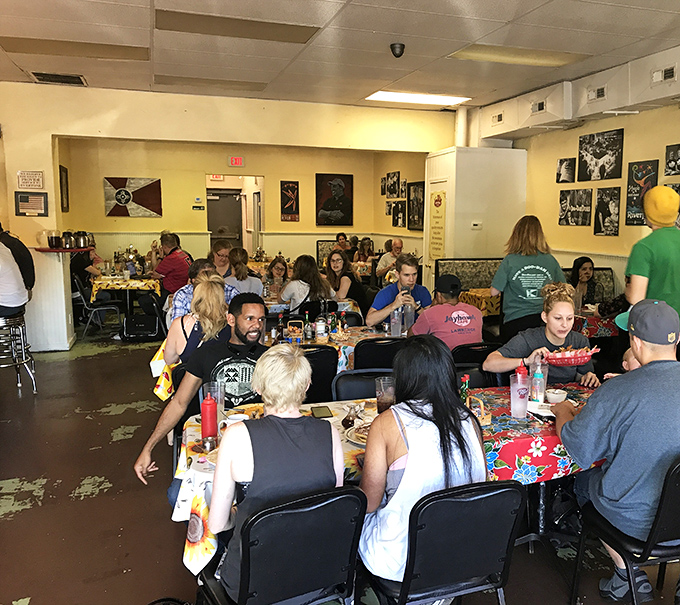 Saturday morning at Doo-Dah looks like this: A full house of happy diners making memories over plates that require two hands and zero inhibitions.