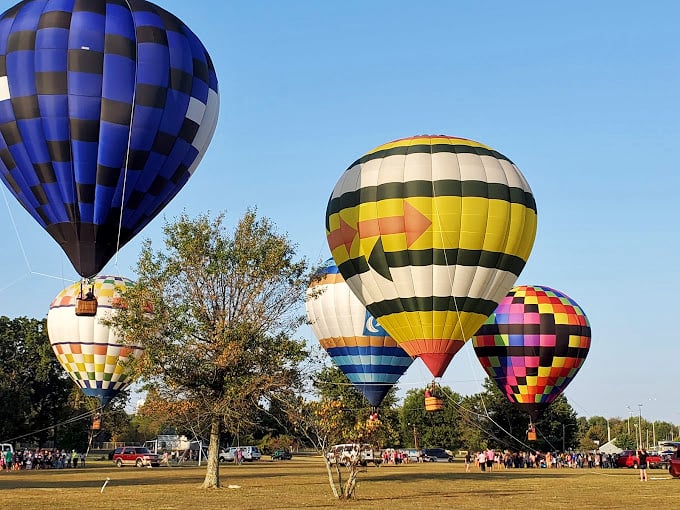 When hot air balloons gather in Berea, the sky becomes a floating art gallery. Free admission, just bring your own neck-craning abilities.