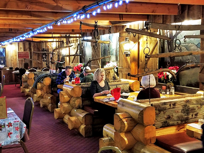 Log cabin booths that feel like your own private dining room&mdash;if your dining room happened to be in a particularly charming Western movie set