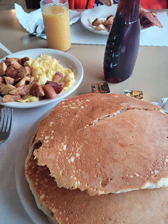 Ketchup poised for its grand entrance onto a plate that screams "American classic." Simple food done right never needs fancy introductions.