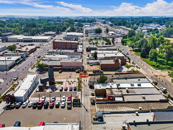 Mountain Home delivers desert beauty and big sky views &ndash; retirement living that won't drain your Social Security check.