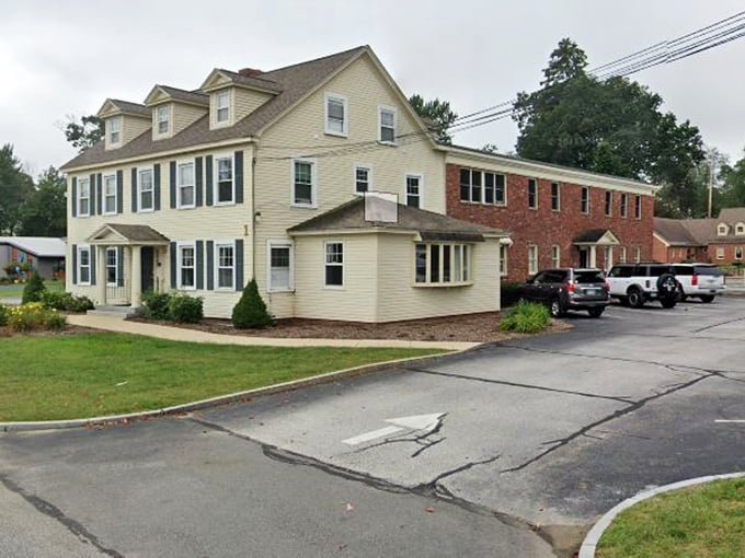 White clapboard buildings and crimson maples &ndash; Bedford's classic New England aesthetic never goes out of style.
