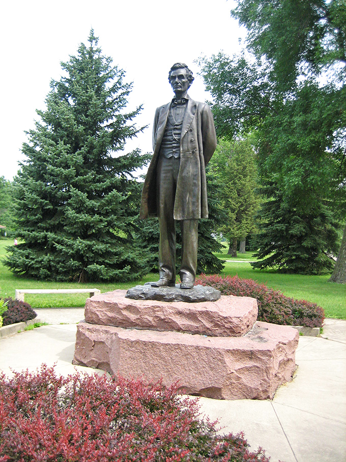 Small-town Illinois at its budget-friendly best. Freeport's charming architecture houses one of the state's most affordable communities for retirees on fixed incomes.