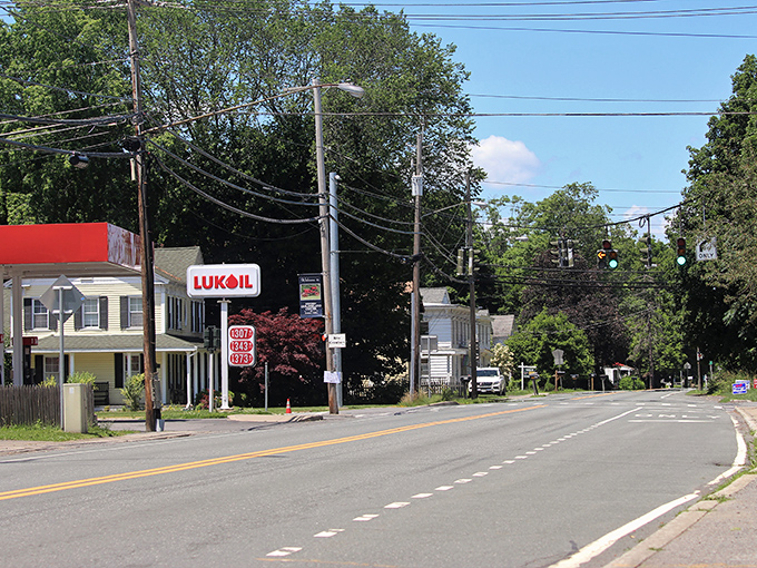 Where highways meet hometown charm, Guilderland offers the authentic slice of American life that glossy travel magazines often miss.