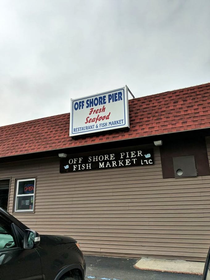 The straightforward sign tells you everything you need to know—this is a place that focuses on fresh seafood, not fancy frills.