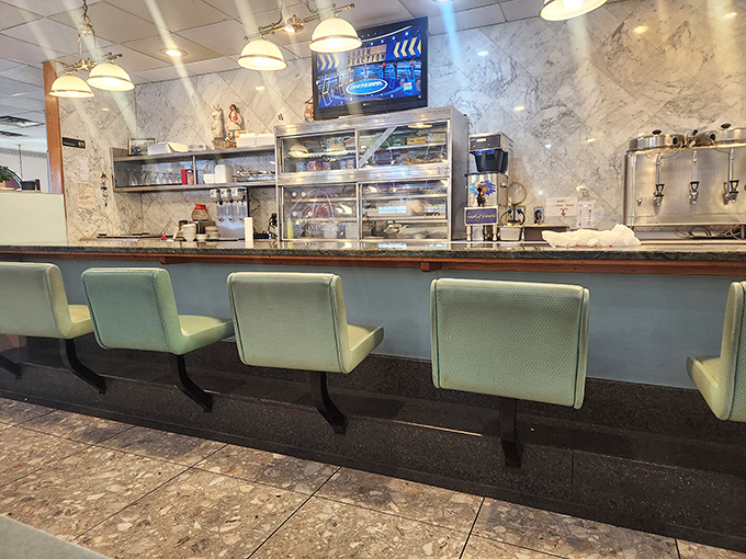 Counter seating where the real magic happens – watch short-order wizardry while perched on mint-green swivel chairs that haven't changed since the '70s.