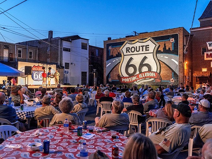 Outdoor concerts against the Route 66 mural combine two American classics &ndash; live music and open-air dining &ndash; proving folding chairs can indeed be front-row seats.