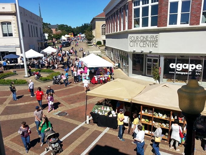 Laurel's markets bring together local producers and residents, creating the kind of community connections that make retirement rich in ways money can't buy.