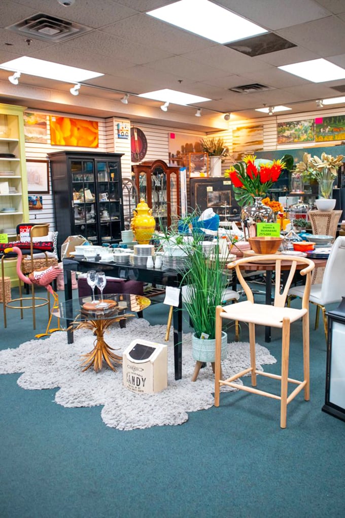 A home d&eacute;cor vignette that could be straight from a design magazine, proving that "discount" and "sophisticated" aren't mutually exclusive terms.