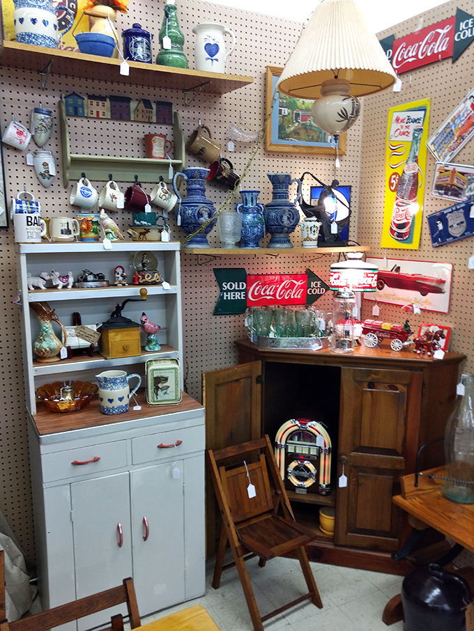 Coca-Cola signs, jukebox dreams, and kitchen nostalgia&mdash;this corner booth transports you to a time when diners were king and chrome was queen.