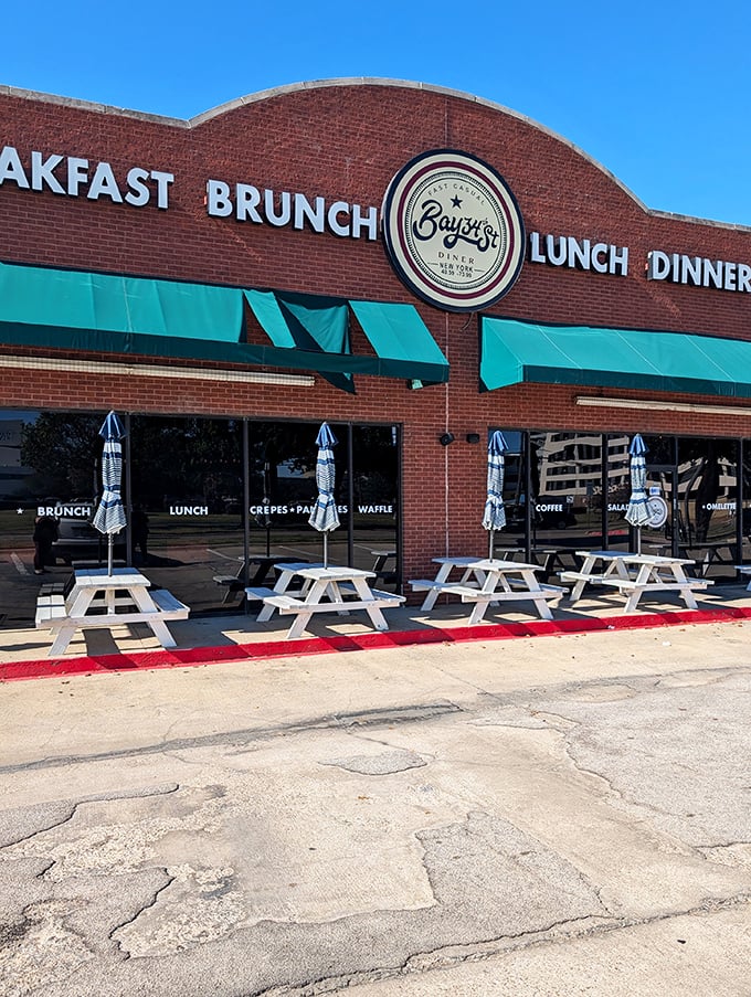 Those picnic tables aren't just outdoor seating&mdash;they're front-row tickets to the best breakfast theater in Arlington.