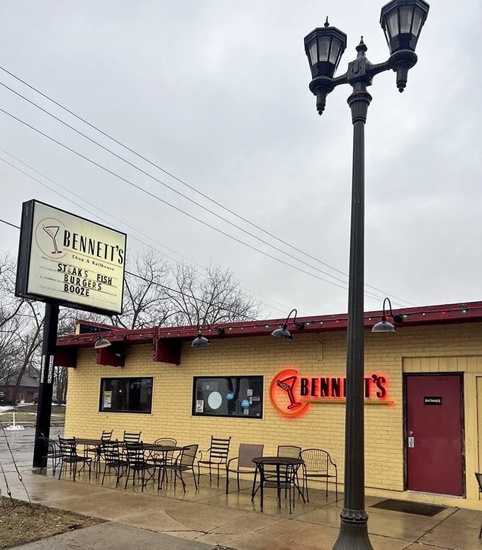 No pretense, just steak excellence. Bennett's proves that sometimes the best meals come from the most unassuming places.