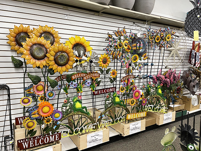 Sunflower welcome signs that practically guarantee happier guests &ndash; because nothing says "come on in" like perpetually cheerful blooms.