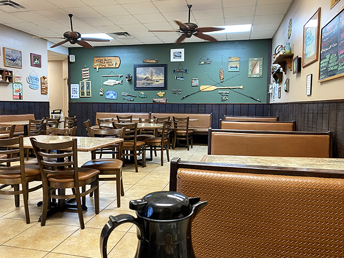 Fishing gear and coastal d&eacute;cor adorn the walls, reminding you that in Florida, water is never far away&mdash;unlike your diet when faced with food this good.