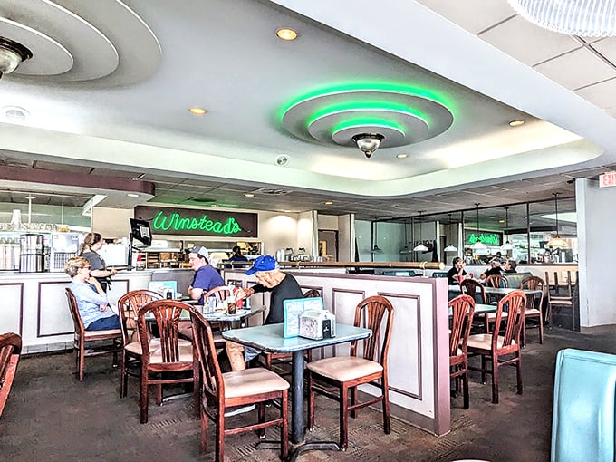 The dining room hums with stories being shared over steakburgers and shakes&mdash;each table its own little island of mealtime happiness.