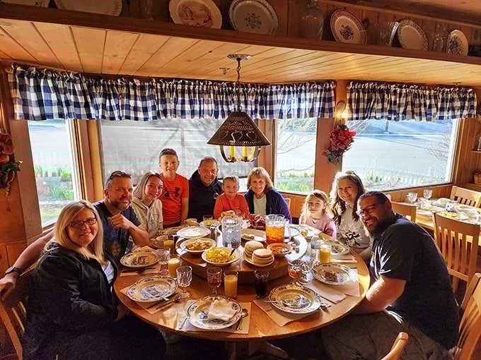 Family gatherings around these tables aren't just meals; they're memory-making sessions with chicken as the guest of honor.