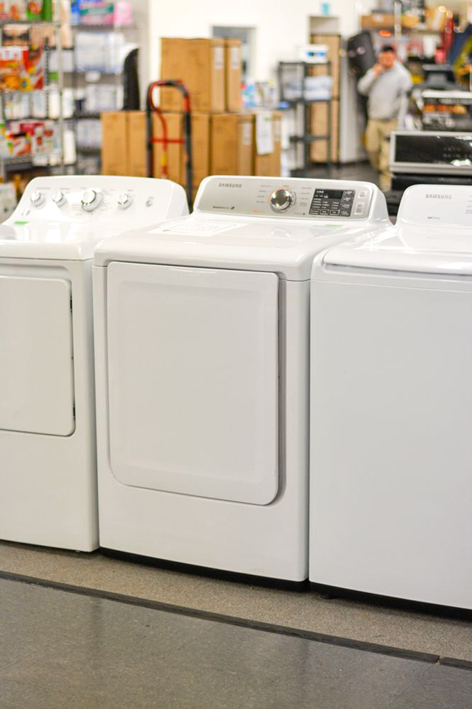 Washing machines lined up like soldiers ready for laundry battle. Clean clothes without clean-out-your-wallet prices—now that's revolutionary.