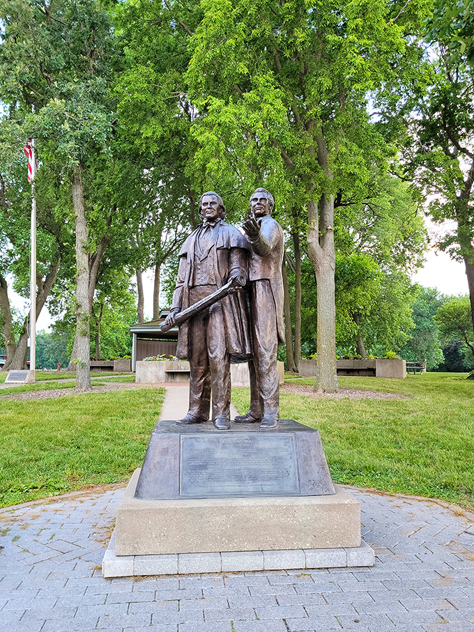 This powerful bronze statue memorializes key figures from Nauvoo's past, their determined expressions hinting at the challenges they faced.