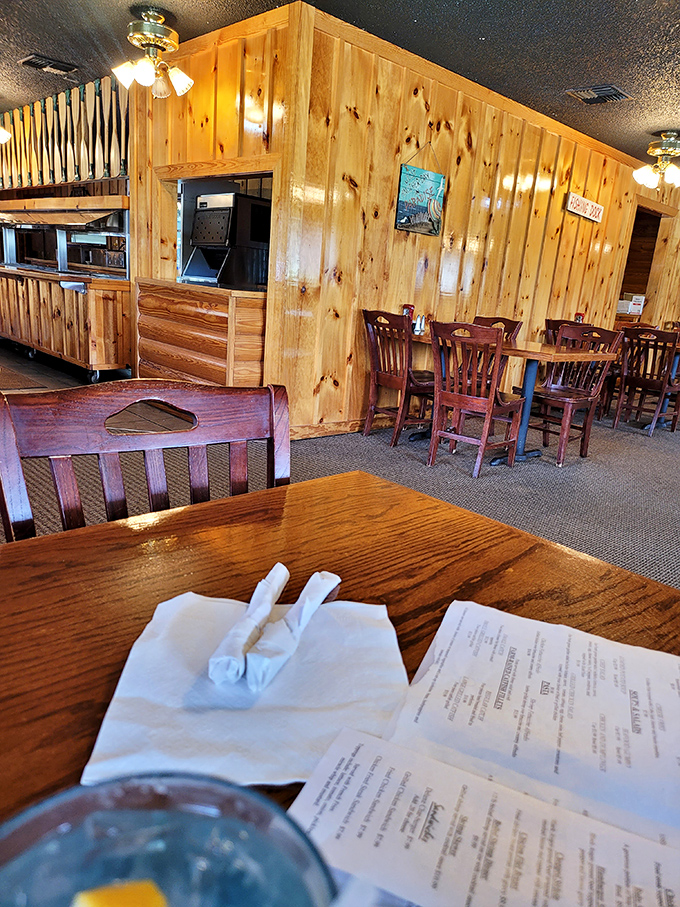 Tables await hungry diners in this wood-paneled sanctuary where napkins are necessary and diet talk is strictly prohibited.
