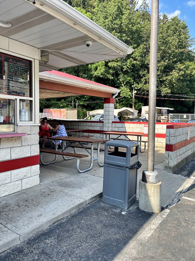 Outdoor dining at its unpretentious best&mdash;where the only dress code is "bring an appetite" and the only reservation needed is self-control.