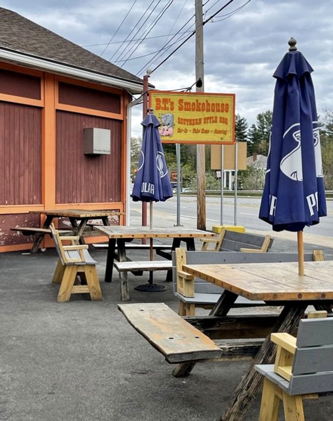 The outdoor seating area&mdash;where you can enjoy your barbecue feast while contemplating how far you're willing to drive for your next fix.