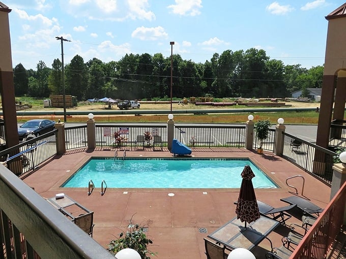 After a day of antiquing, nothing refreshes like a dip in cool waters. Columbus knows that the best adventures include time to recharge.