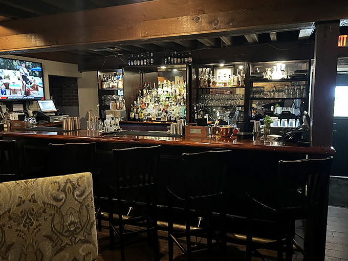 The well-stocked bar promises libations fit for royalty&mdash;from perfectly executed classics to creative concoctions with Southern flair.