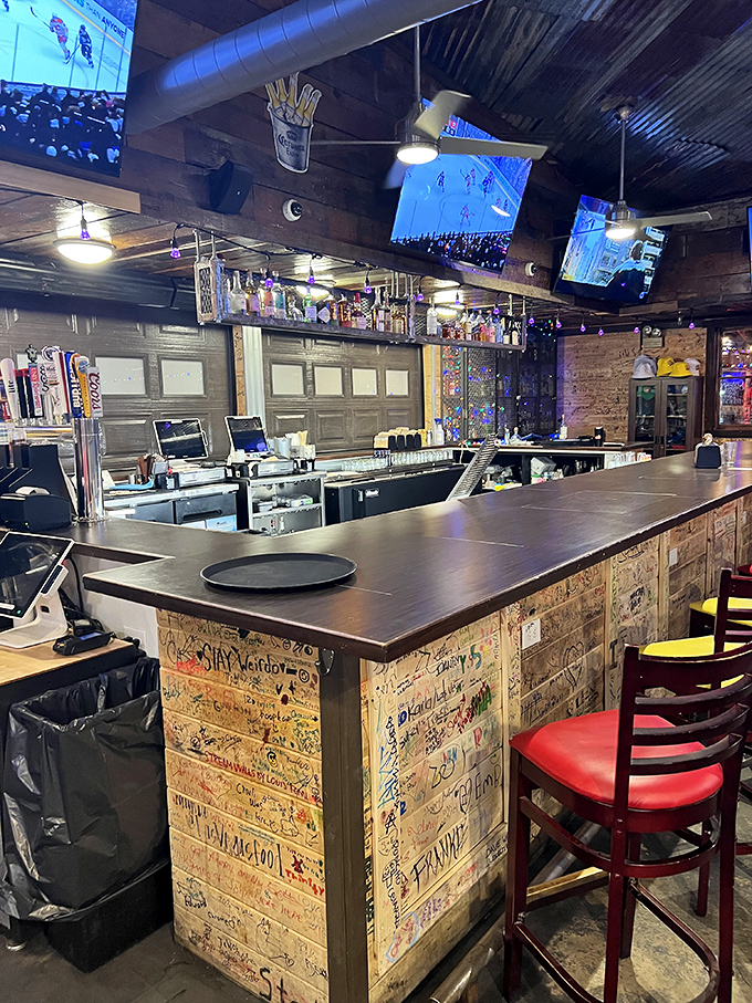 At this bar, seafood stories get better with each telling&mdash;where desert dwellers can pretend they're seaside, if only for dinner.