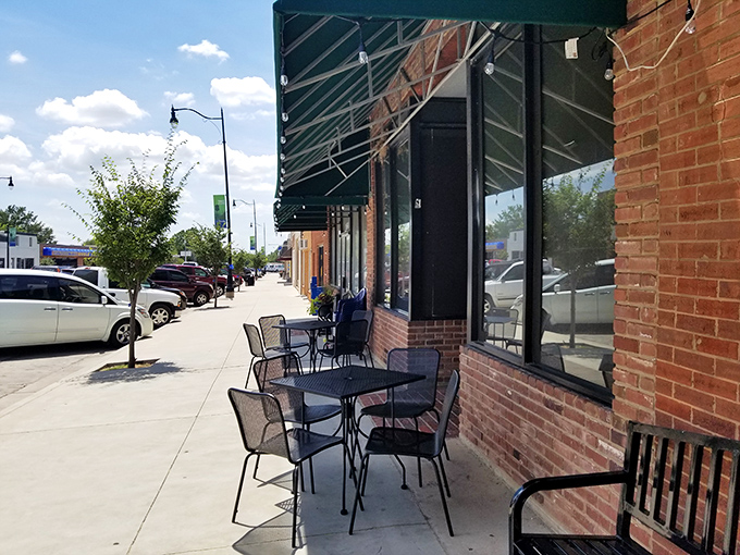Sidewalk seating for those rare Oklahoma days when the weather behaves and you want to show off your chicken fried prize to passersby.