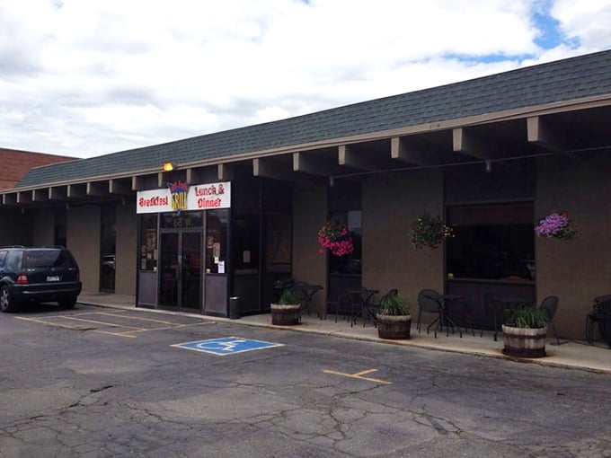 Hanging flower baskets and outdoor seating for those perfect Utah mornings when breakfast al fresco just feels right.