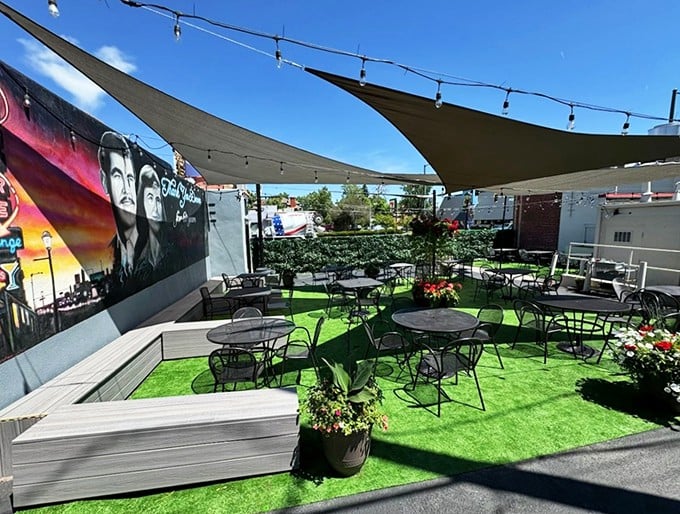 Who knew Pete's had a rooftop oasis? This urban garden of eating offers fresh air with your fresh food.