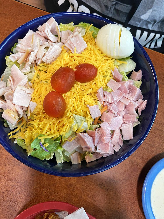 A chef salad that doesn't skimp on the good stuff. When Oklahoma does "healthy," it still comes with generous portions of protein and cheese.