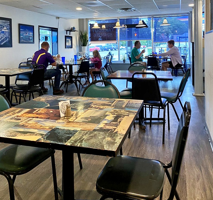 Tables adorned with scenes of Greece transport diners to Mediterranean shores, even as Minnesota weather does its thing outside.