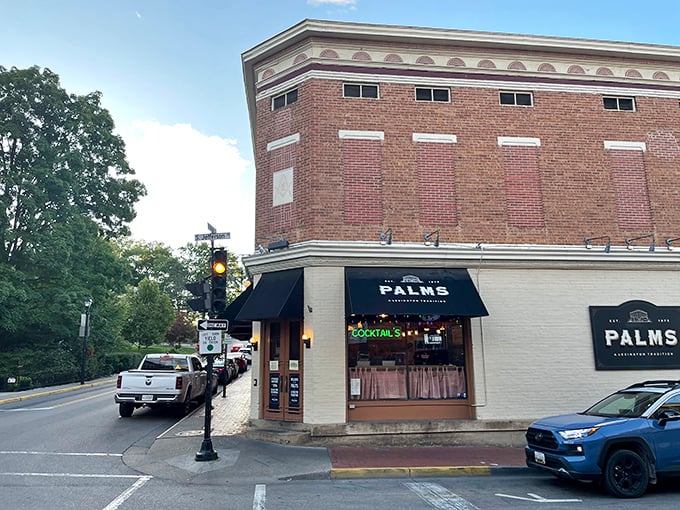 The Palms occupies a prime corner location where evening cocktails await after a day of treasure hunting through Lexington's shops.