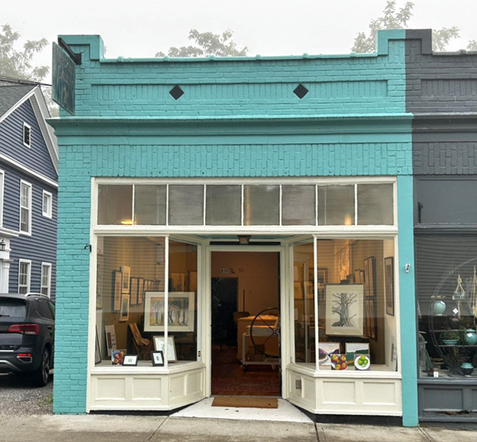 Even in a historic town, there's room for modern fun &ndash; Essex Indoor Golf Center proves you don't need perfect weather to perfect your swing. 