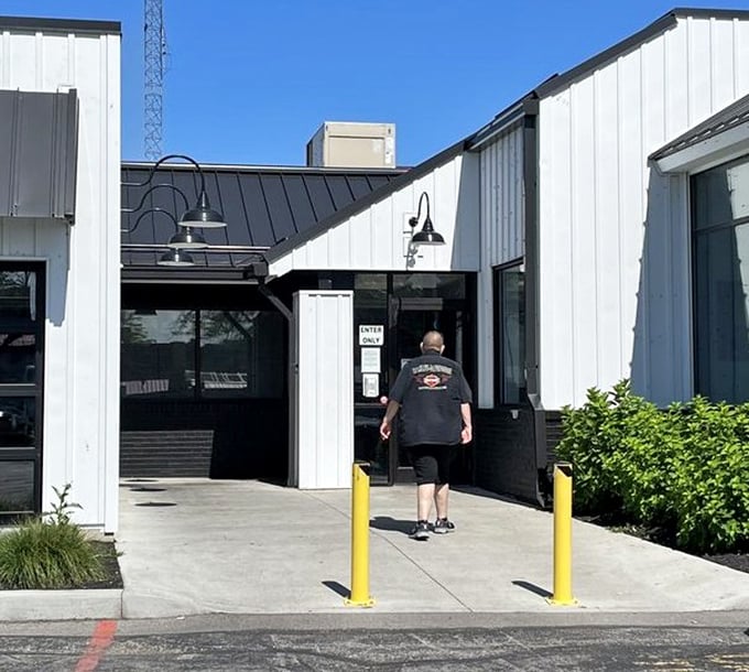 The entrance to happiness is marked by yellow safety poles. Like the gates to a seafood wonderland, beckoning hungry travelers inside.