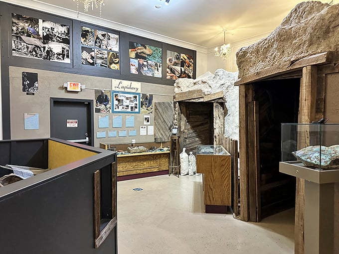 The museum's educational displays reveal the fascinating world of lapidary arts, complete with a mock mine entrance that takes visitors on a journey from extraction to exhibition.