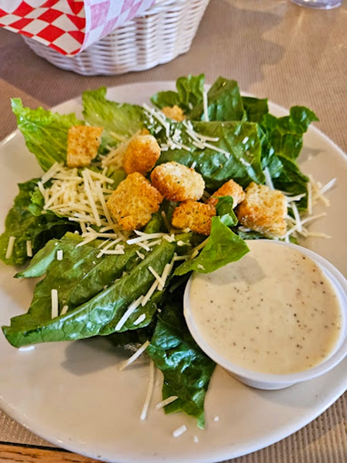 A Caesar salad that makes eating greens feel less like virtue and more like indulgence. The croutons are just showing off.