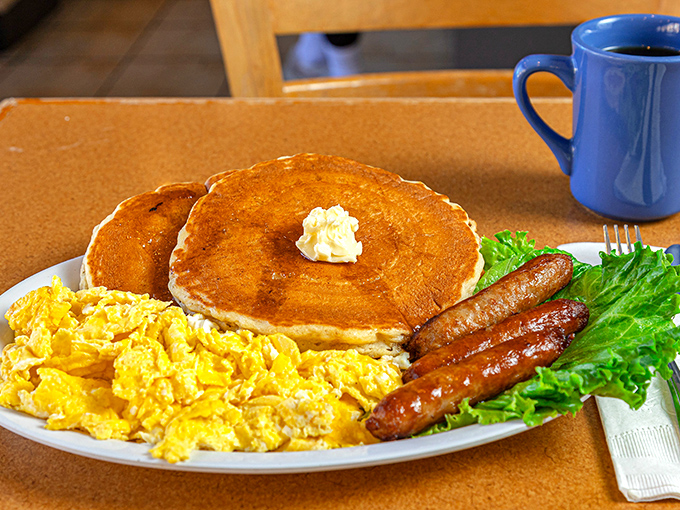 Where the magic happens&mdash;Stella's bustling interior is breakfast theater at its finest. Every table tells a different Chicago story.