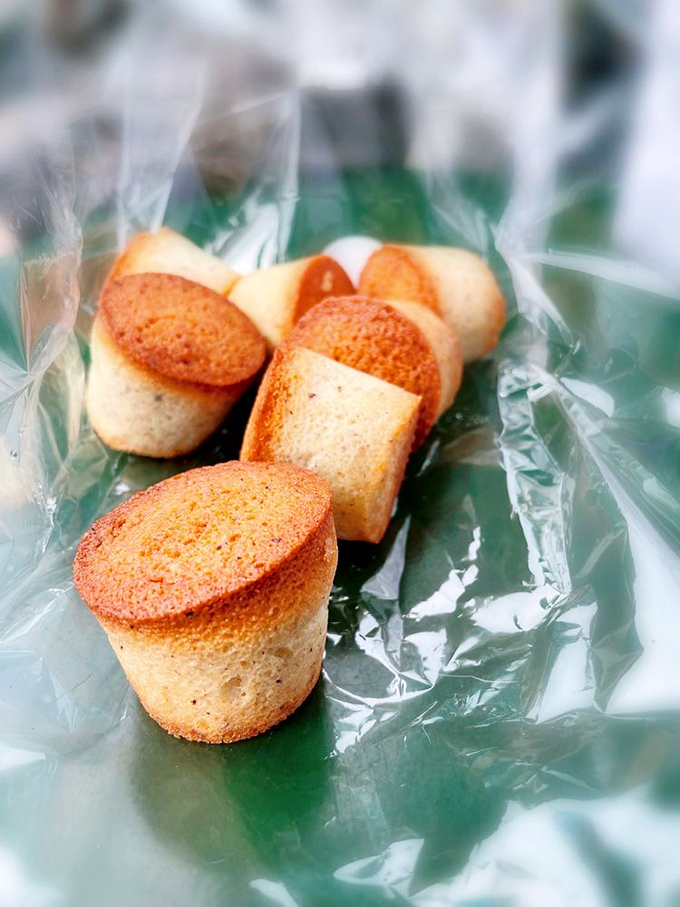 These little financiers – golden, buttery, and perfect – are the unsung heroes of the French pastry world, waiting for their moment in the spotlight.