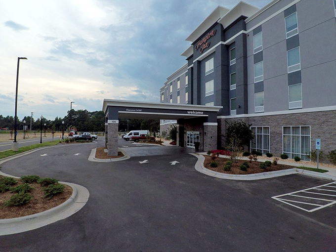 Contemporary lodging in a traditional setting. Hampton Inn brings reliable comfort to Benson without disrupting the town's charming character.