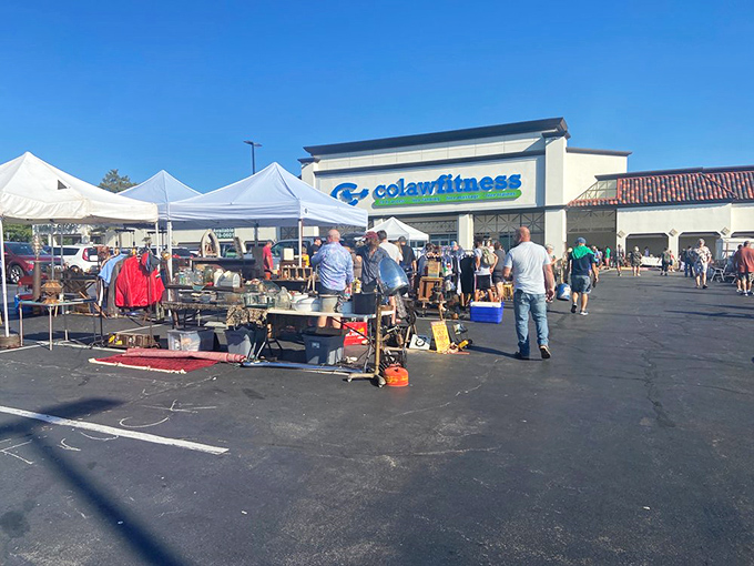 The outdoor market brings the treasure hunt into the sunshine. Weekend warriors search for that perfect rusty gold.