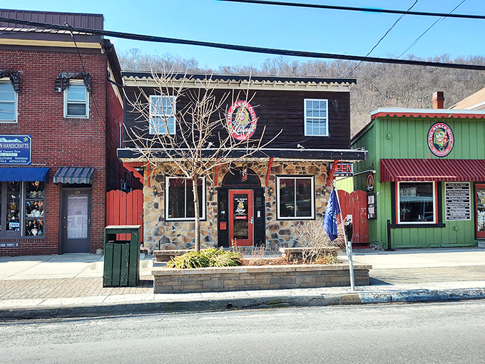 Stone fa&ccedil;ade and vibrant planters make The Naked Olive Lounge an inviting spot to sample artisanal oils and perhaps a glass of something that pairs perfectly.